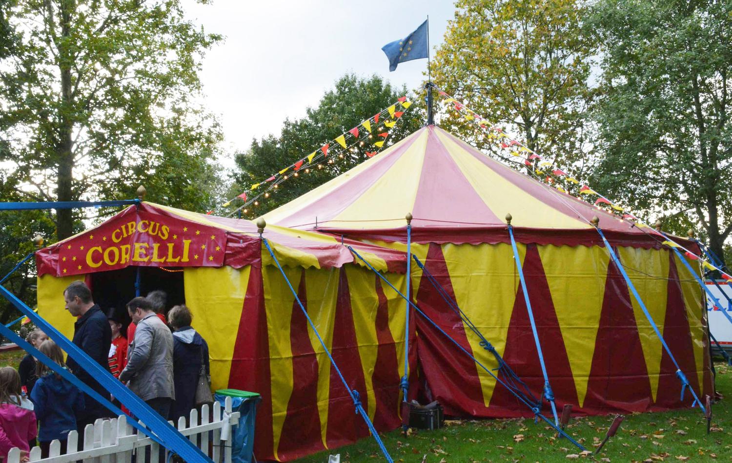 Bedarfe - Circus Corelli - Saisonpremiere im Zelt - Hier mit Herz