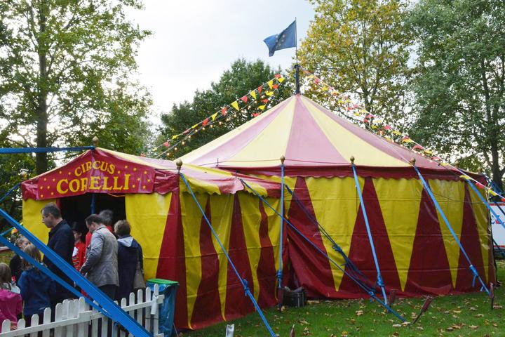 Circus Corelli - Saisonpremiere im Zelt - Hier mit Herz